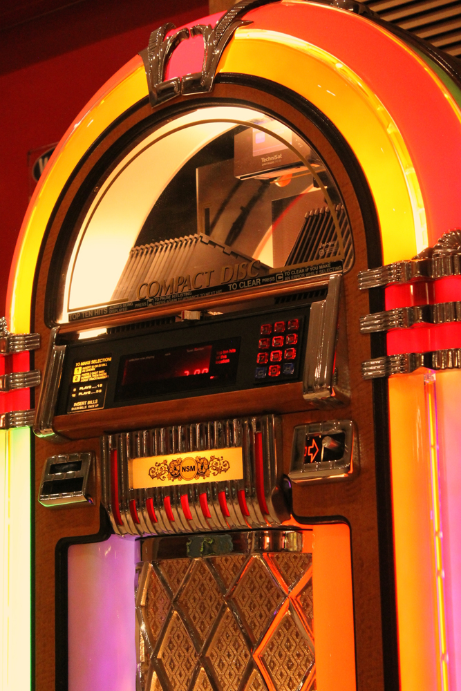 Wurlitzer Musikbox und NSM Jukebox mit moderner Technik