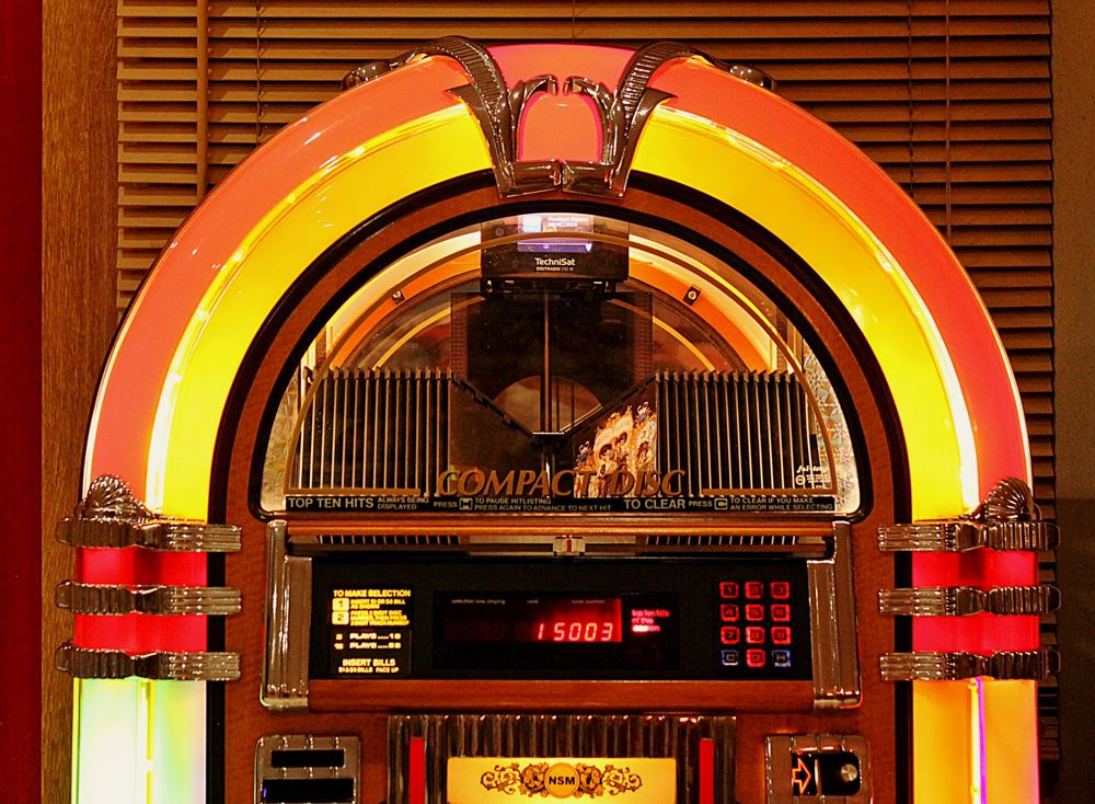 Wurlitzer Musikbox und NSM Jukebox mit moderner Technik