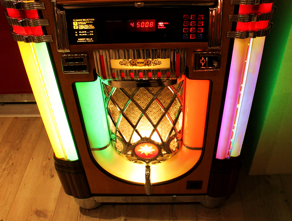 Wurlitzer Musikbox und NSM Jukebox mit moderner Technik