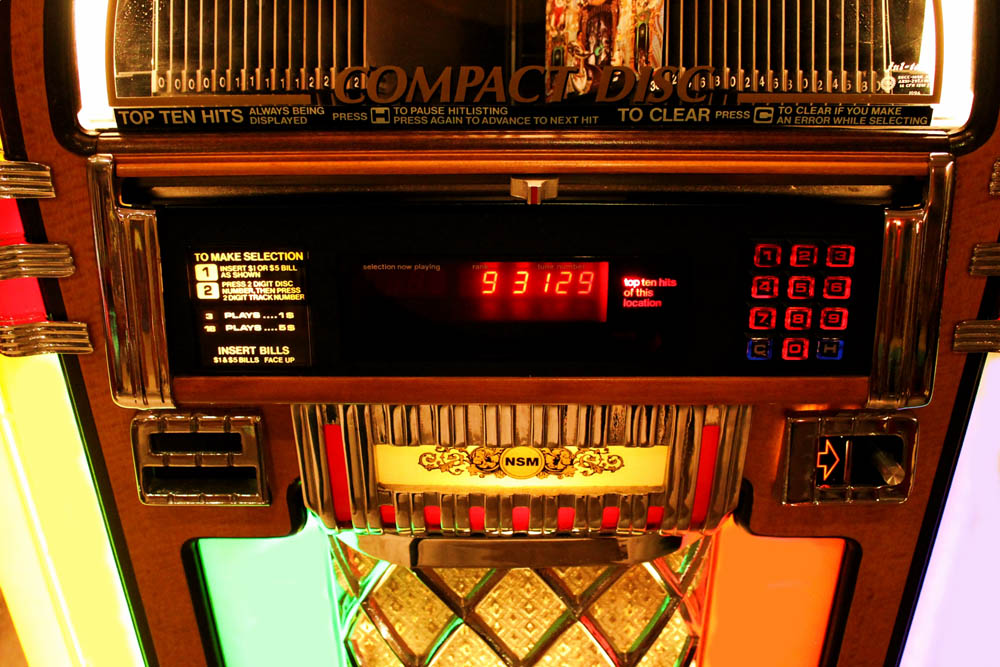 Wurlitzer Musikbox und NSM Jukebox mit moderner Technik