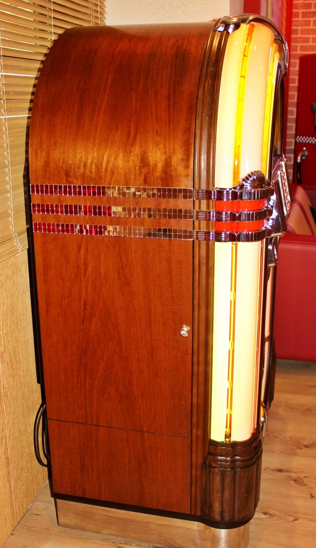 Wurlitzer Musikbox und NSM Jukebox mit moderner Technik