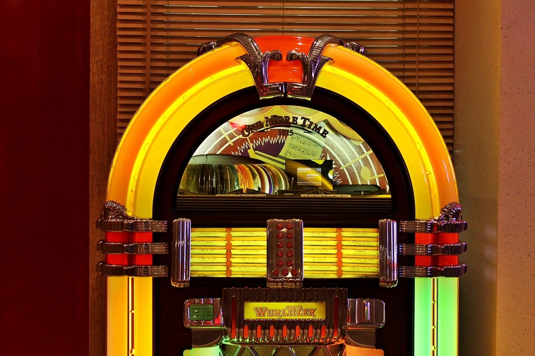 Wurlitzer Musikbox und NSM Jukebox mit moderner Technik