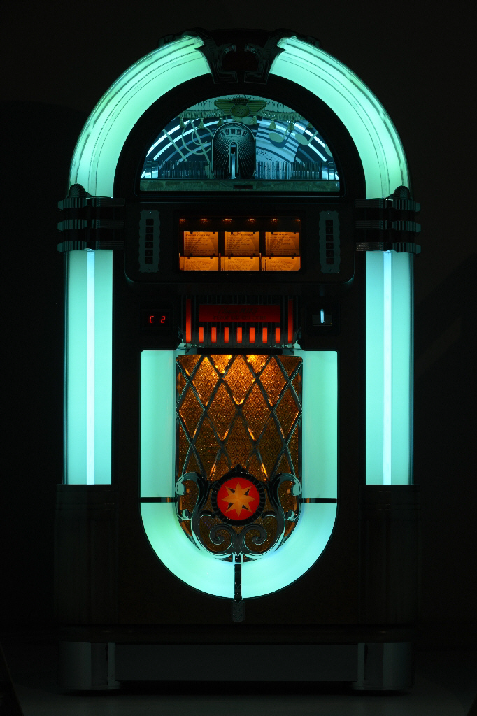 Wurlitzer Musikbox und NSM Jukebox mit moderner Technik