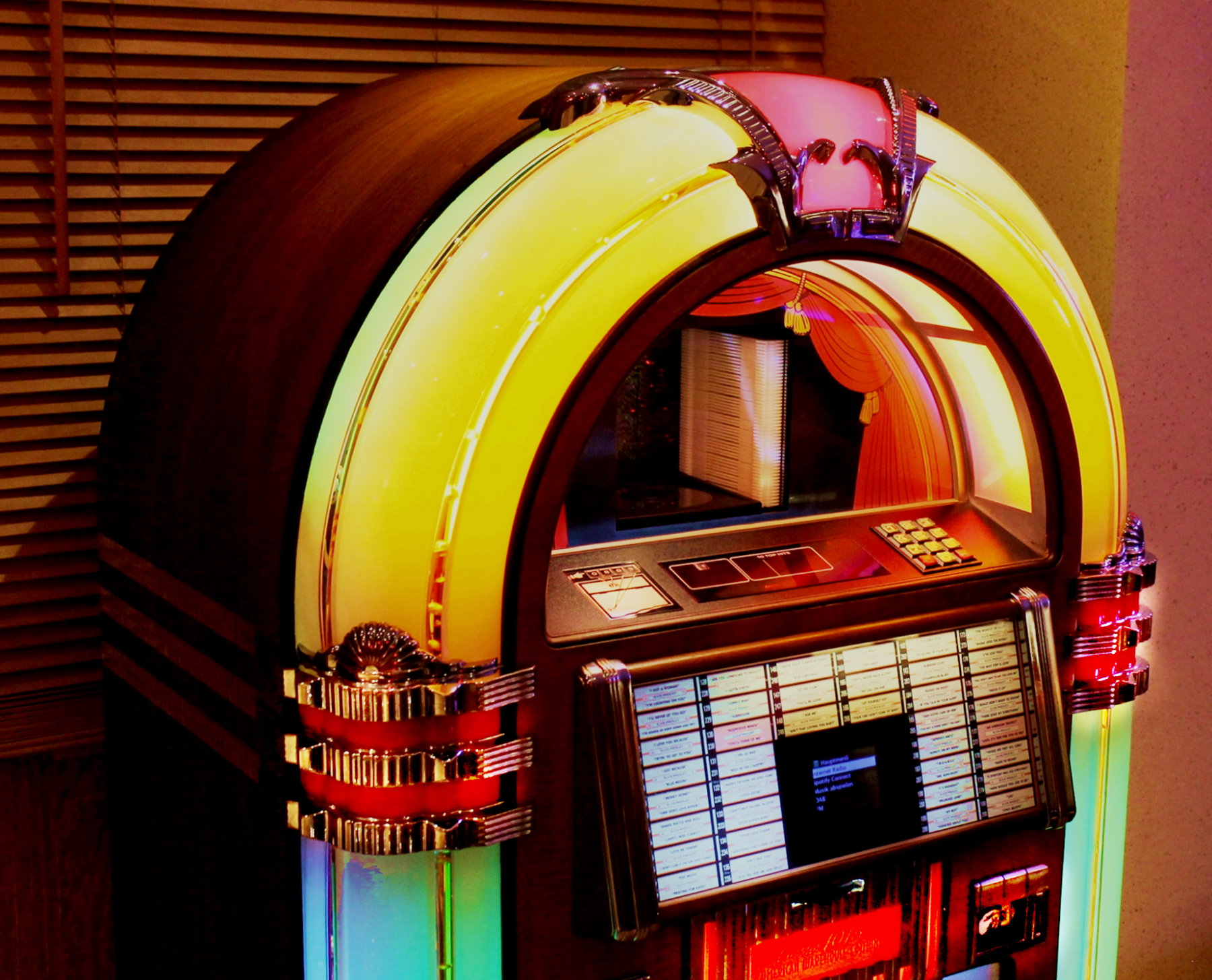 Wurlitzer Musikbox und NSM Jukebox mit moderner Technik
