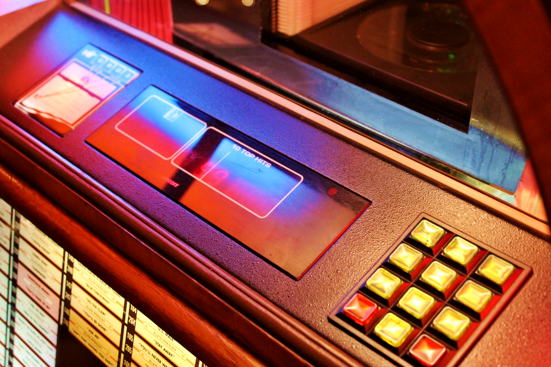 Wurlitzer Musikbox und NSM Jukebox mit moderner Technik