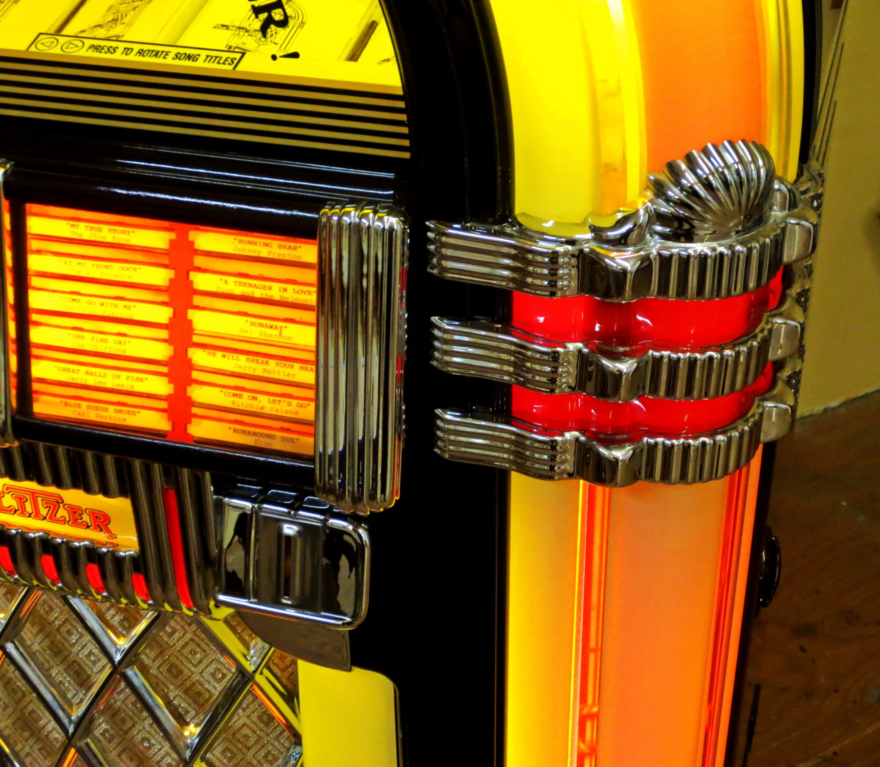 Wurlitzer Musikbox und NSM Jukebox mit moderner Technik