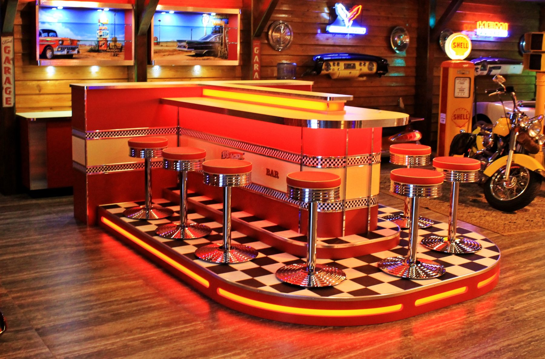 Amerikanische Theken & Bars im american Style der 50er JahreAmerican ...